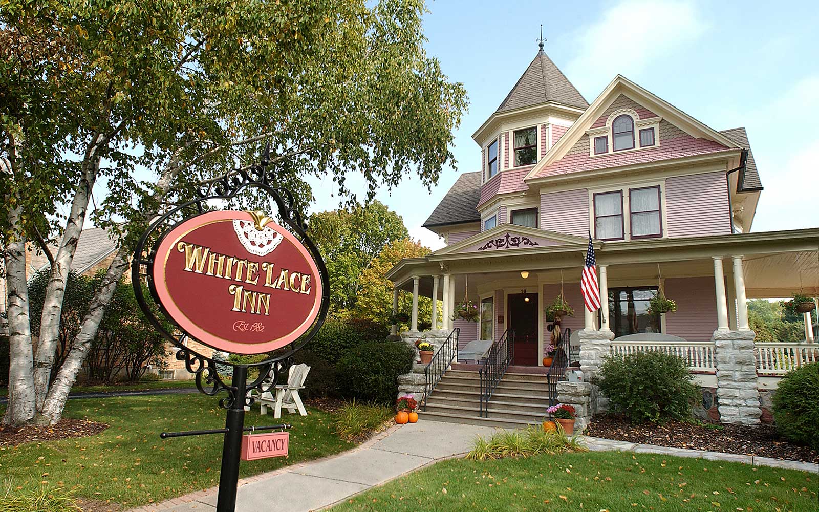10 Best Small Towns in Wisconsin for Fall Getaways in 2025